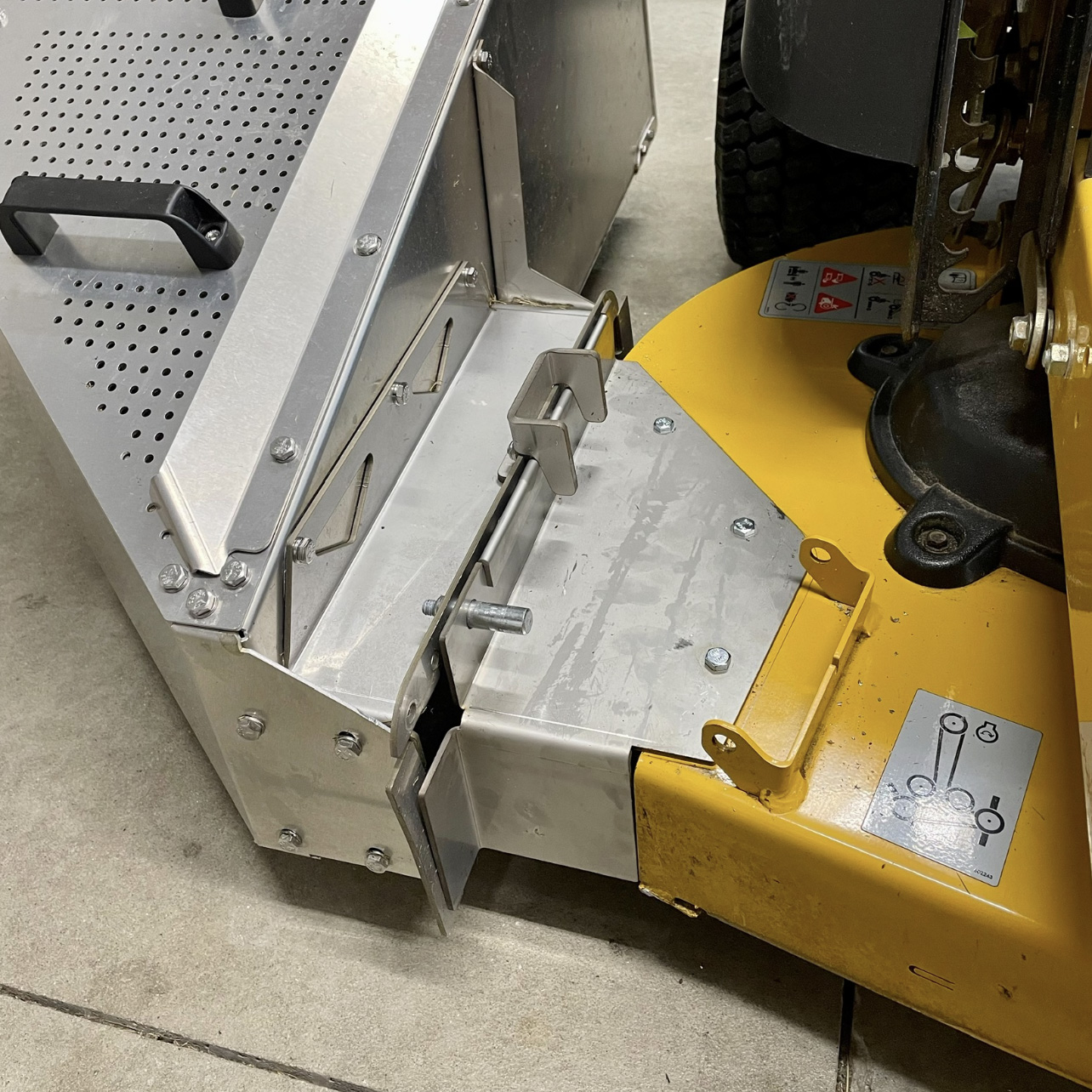 Advanced Chute System for Mowers (ULS with MB-IK)